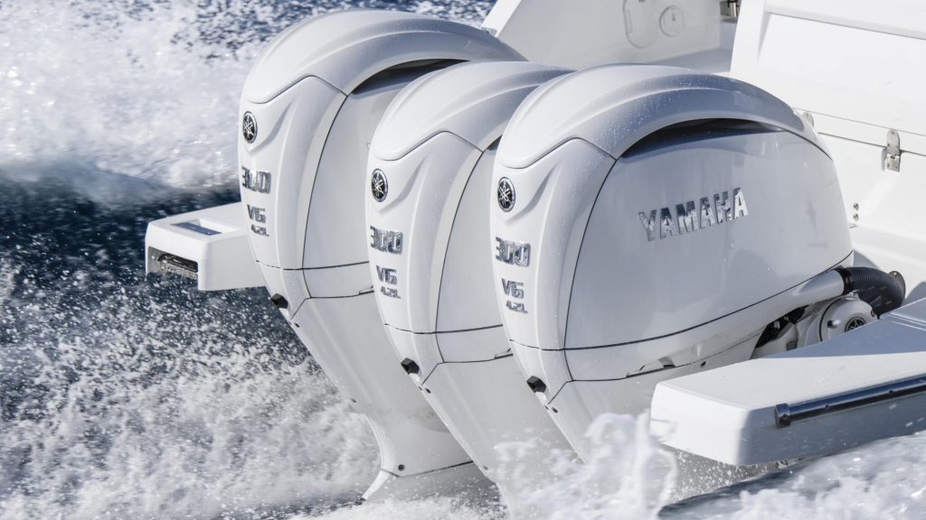 Yamaha V6 4.2L 300HP - 25" Shaft, 2022 Model - Used Yamaha Outboard for ...